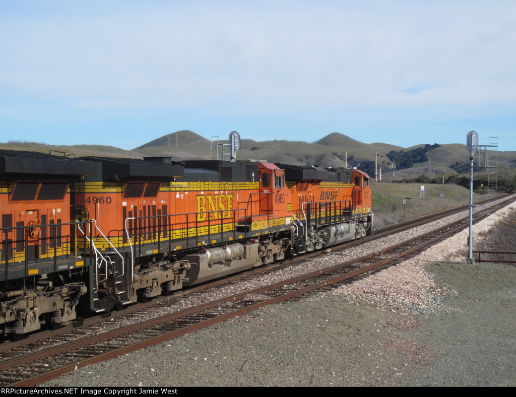BNSF 4960 and BNSF 7052